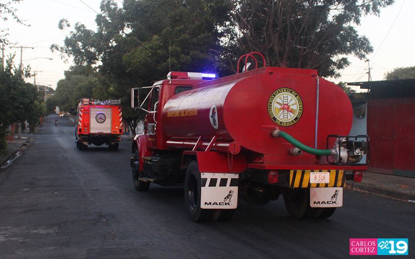 Desplazan camiones de bomberos para la nueva estación en la ciudad de León