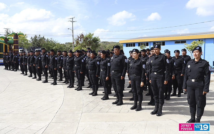 Hijos de los miembros de la DOEP reciben útiles escolares por parte de ...