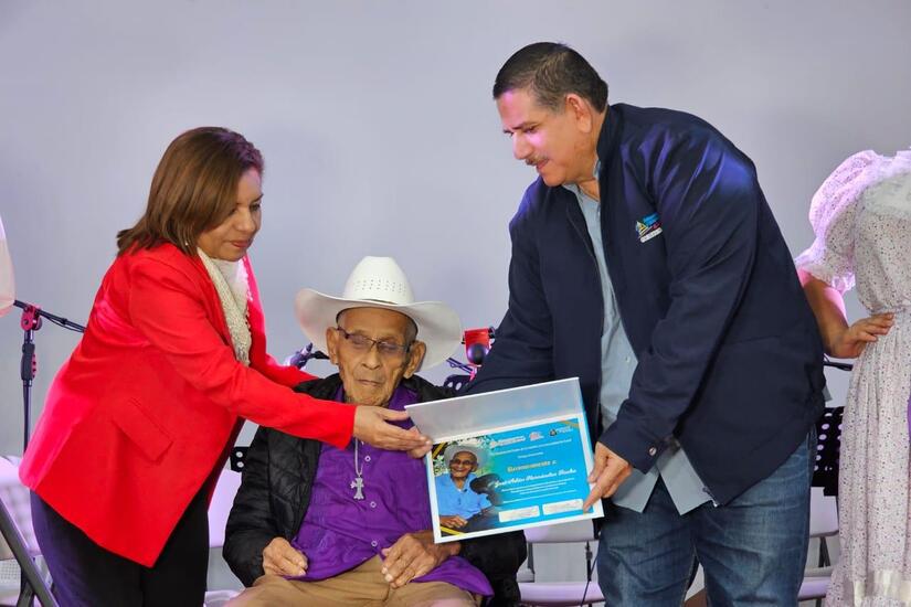 Homenajean al artista popular Don Adán Hernández Rocha en saludo a su ...