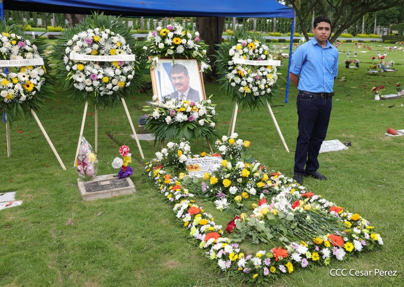 Realizan responso en homenaje al Tricampeón Alexis Argüello