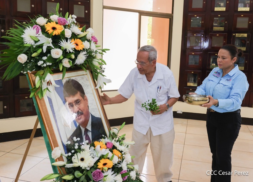 Realizan responso en homenaje al Tricampeón Alexis Argüello
