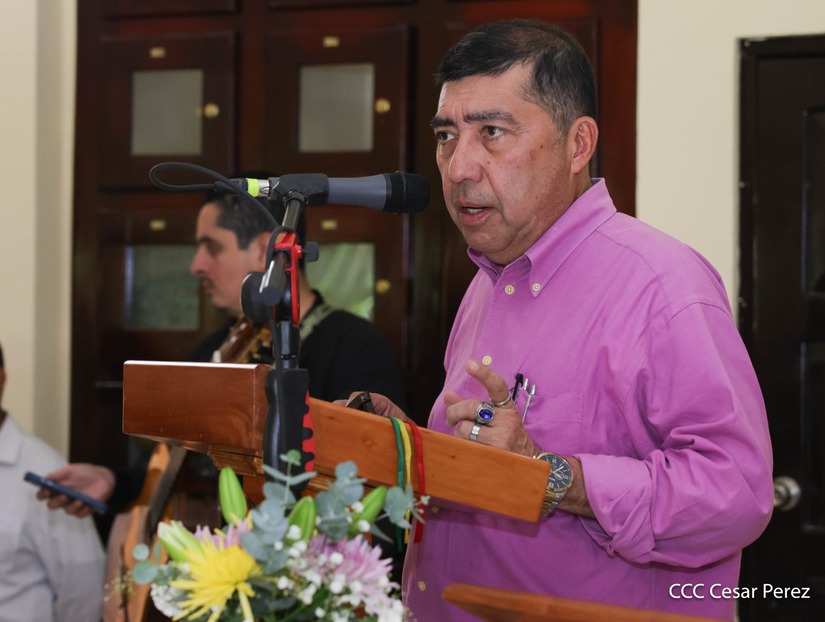 Realizan responso en homenaje al Tricampeón Alexis Argüello