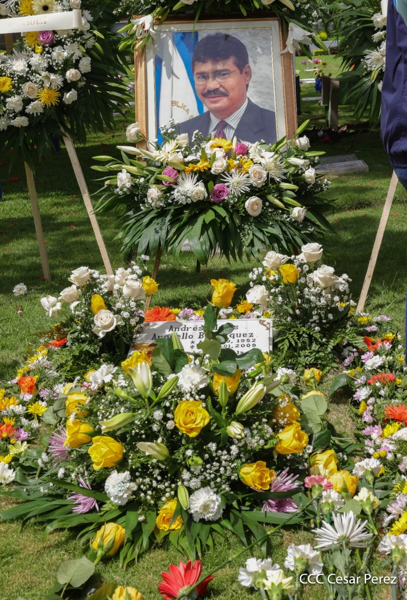 Realizan responso en homenaje al Tricampeón Alexis Argüello