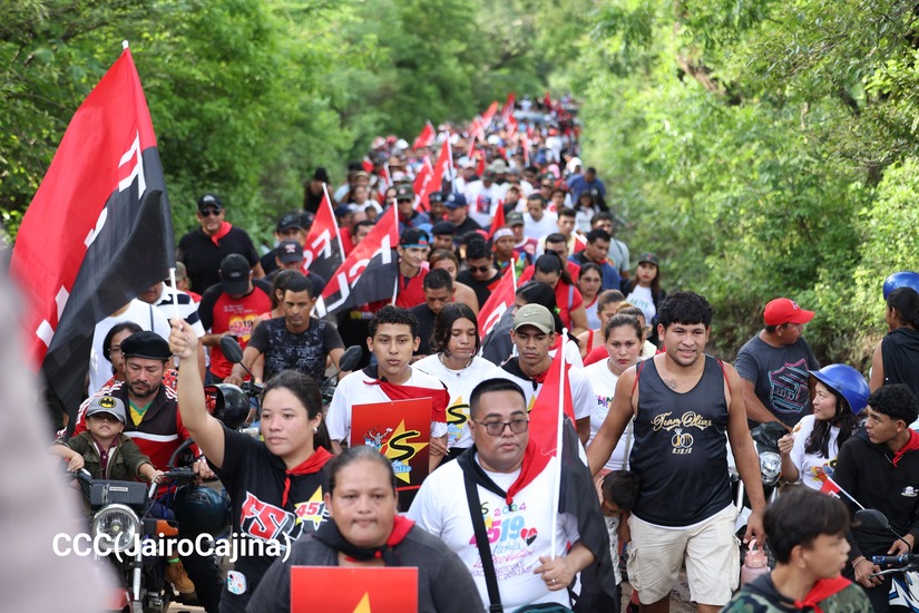 Leoneses caminan hacia el Fortín de Acosasco: Celebrando 45 años de paz ...
