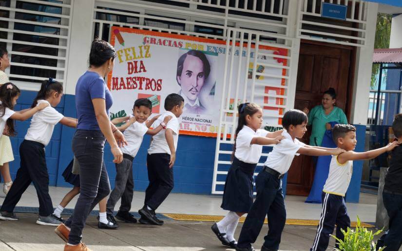 Colegio Blanca Stella Aráuz de Chiquilistagua celebra el Día del Maestro