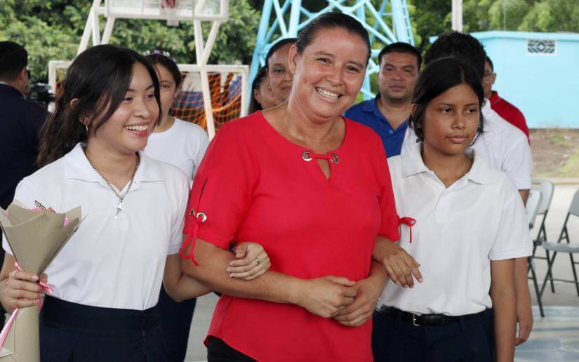 Colegio Blanca Stella Aráuz de Chiquilistagua celebra el Día del Maestro