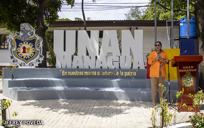 Graduados de la UNAN-Managua cuentan con espacio fotográfico para ...