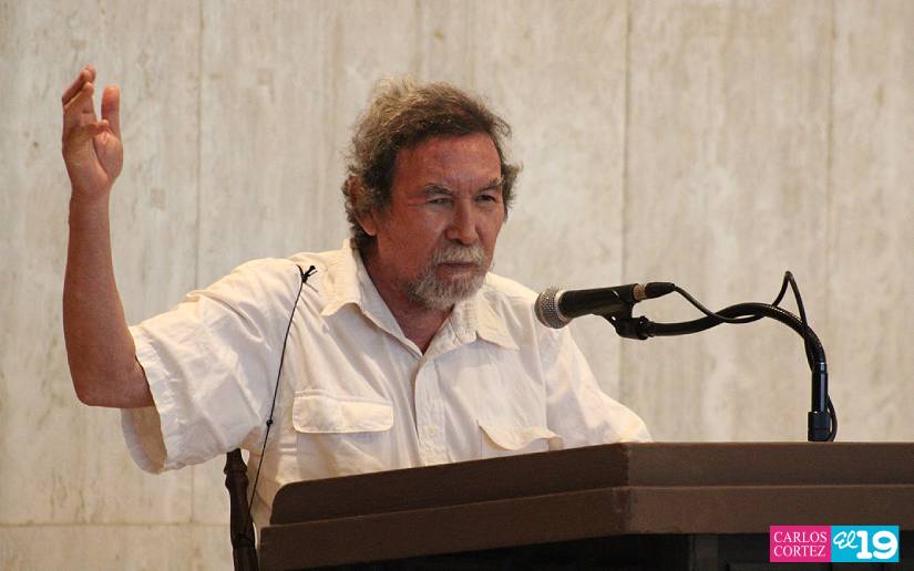 Recuerdan al poeta Carl Rigby a 7 años de su partida física