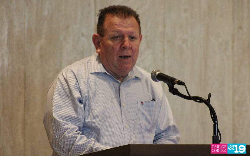 Recuerdan al poeta Carl Rigby a 7 años de su partida física