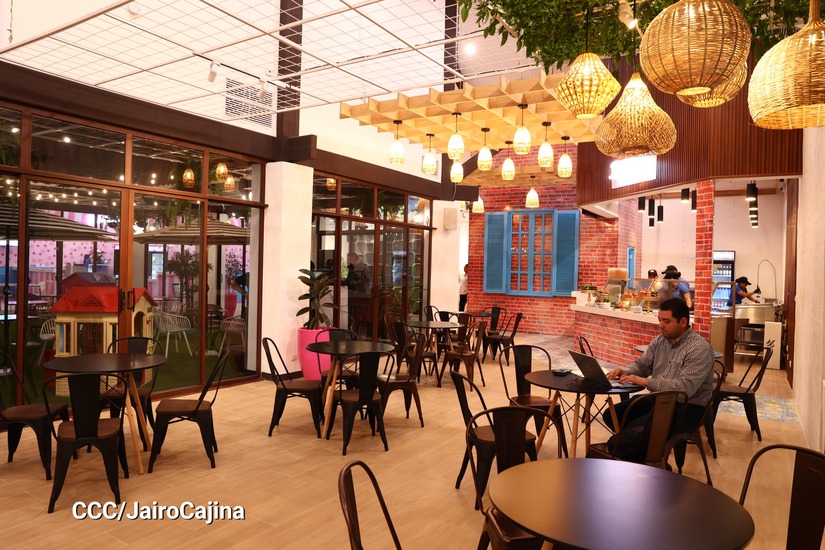 Conoce el nuevo food court "Las cuatro Esquinas" en la Avenida de ...