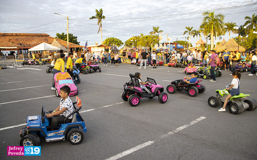 Capitalinos disfrutan del tradicional indio viejo en el Puerto Salvador ...