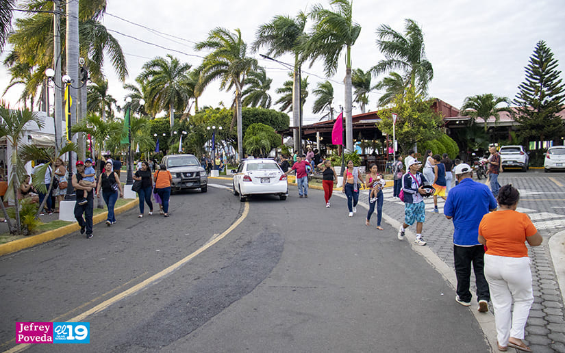 Capitalinos disfrutan del tradicional indio viejo en el Puerto Salvador ...