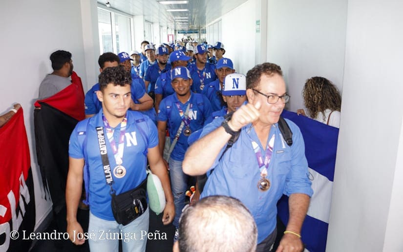 Reciben a Selección Nacional de Béisbol U23 ganadora de medalla de bronce en Copa Mundial