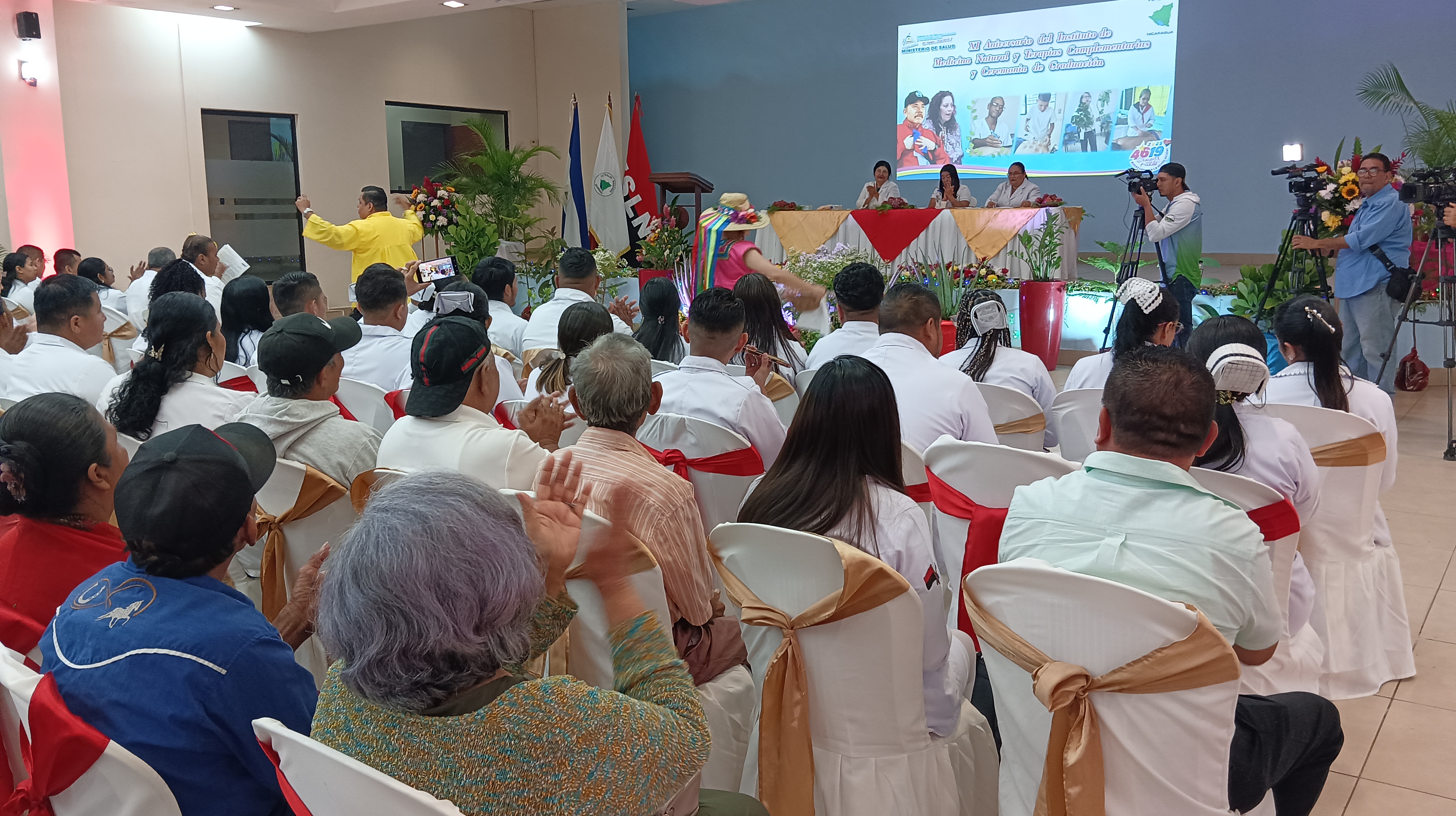 Instituto de Medicina Natural y Terapias Complementarias gradúa a 197 profesionales de salud