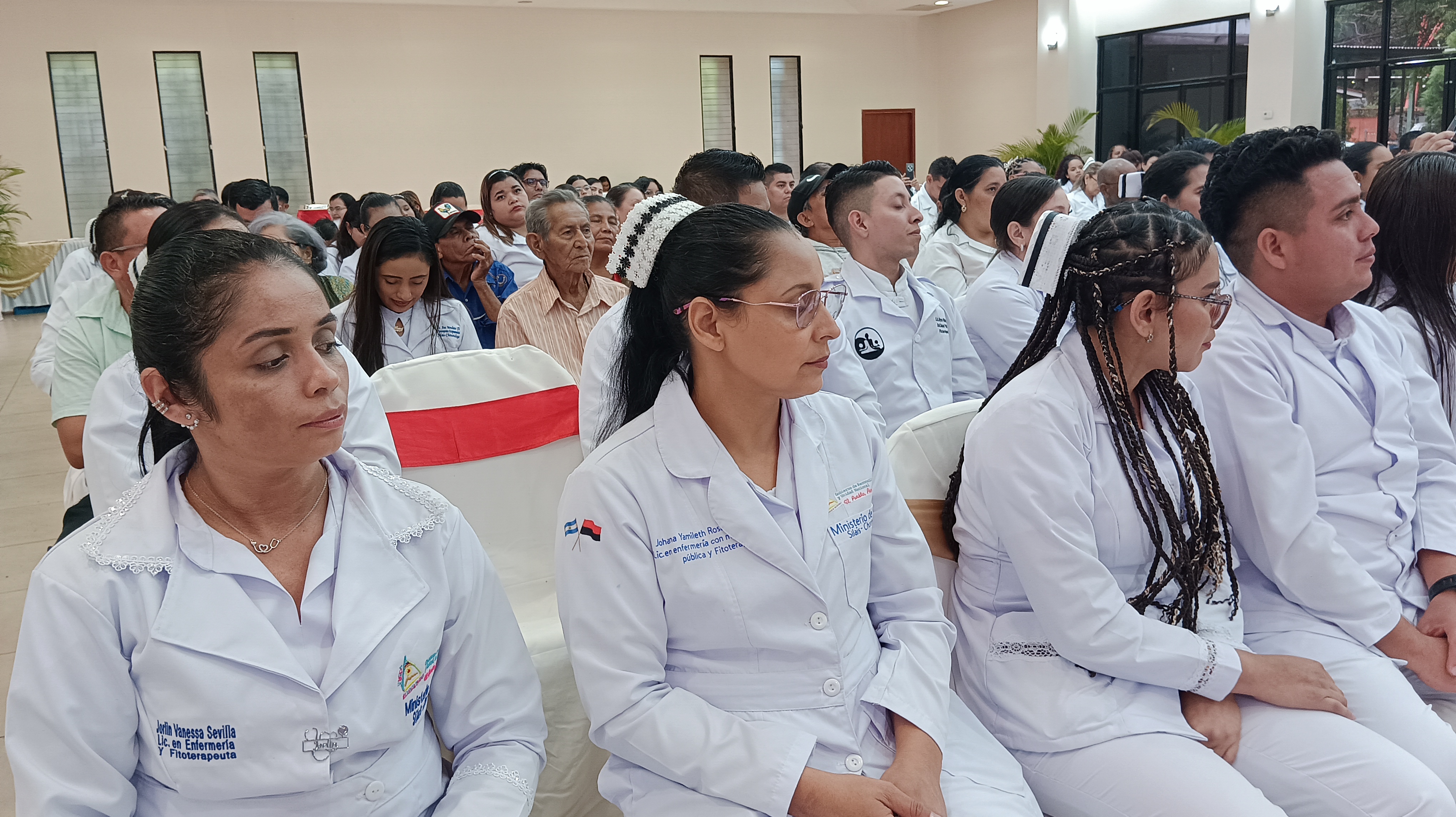 Instituto de Medicina Natural y Terapias Complementarias gradúa a 197 profesionales de salud