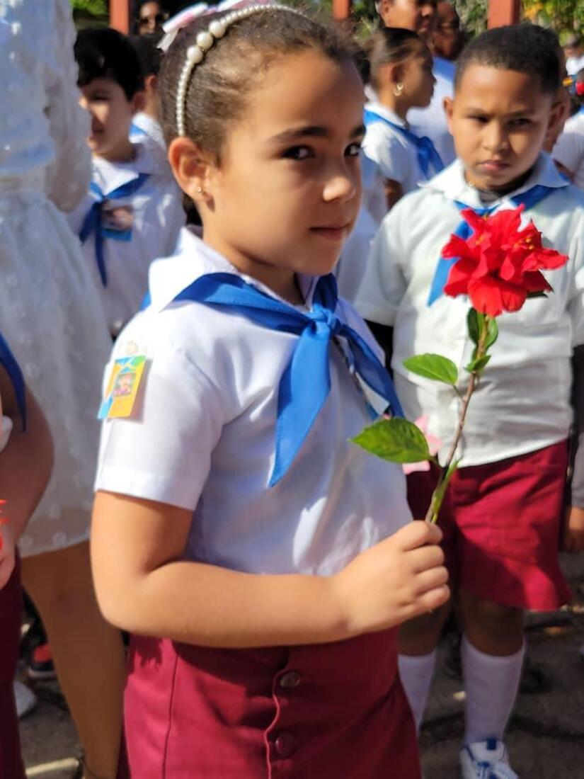 General Sandino vive en los corazones de pioneros cubanos
