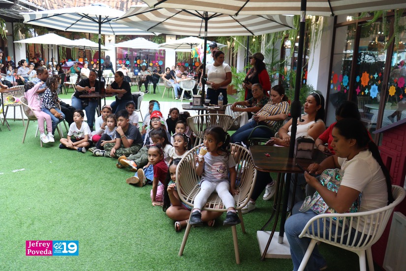 Las Cuatro Esquinas celebró con música en vivo y títeres el Día de la ...