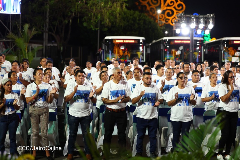 Acto Central: Gobierno de Nicaragua entrega autobuses a transportistas ...