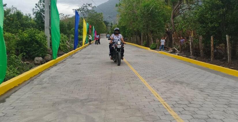 Más calles y caminos para el pueblo nicaragüense