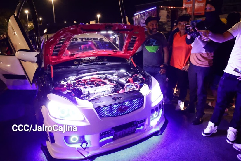 Espectacular Exhibición de Autos y Motos 2025 en el parqueo del Estadio ...