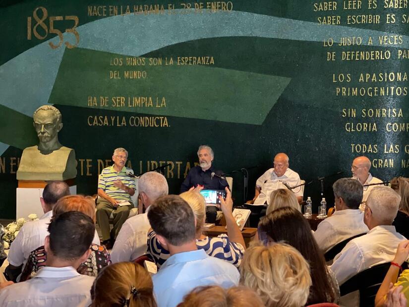 Embajada de Nicaragua en Cuba asiste a la presentación del libro ...