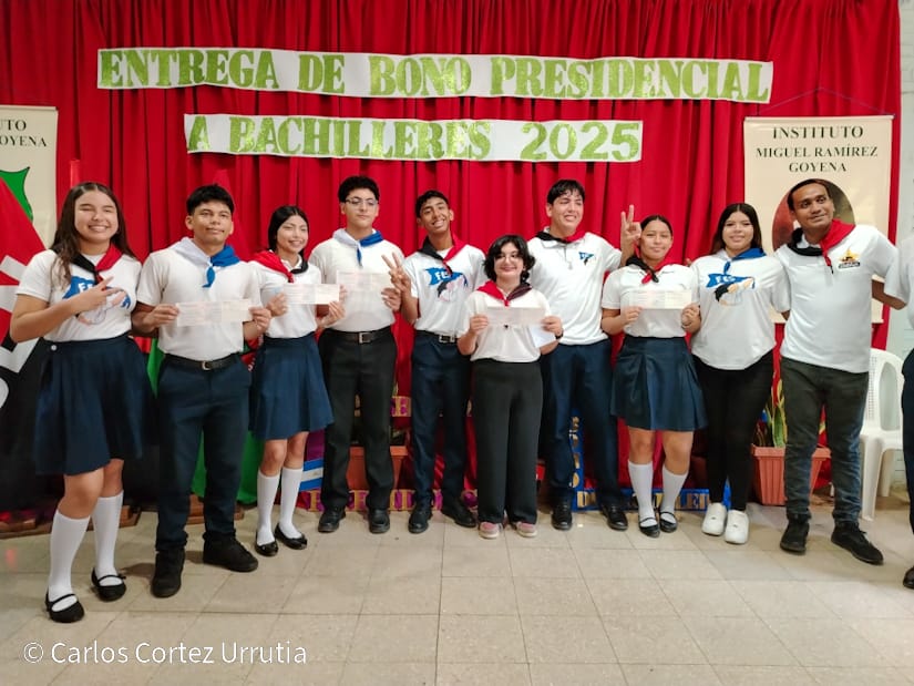 Entregan Bono Presidencial a Bachilleres 2025 en el Instituto Miguel ...
