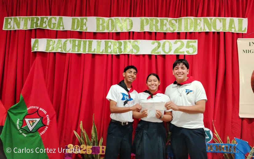 Entregan Bono Presidencial a Bachilleres 2025 en el Instituto Miguel ...