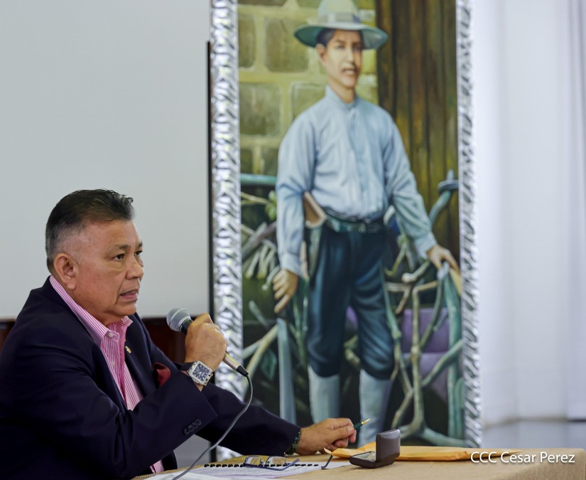 Diputado Wilfredo Navarro imparte conferencia sobre vida y legado del ...