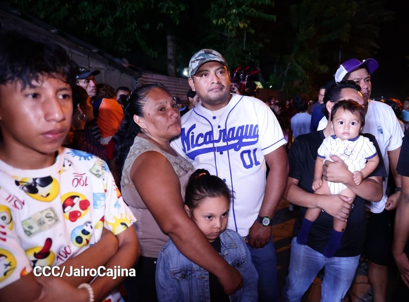 Tradición y alegría en la Vela del Candil en vísperas de la Fiesta de ...