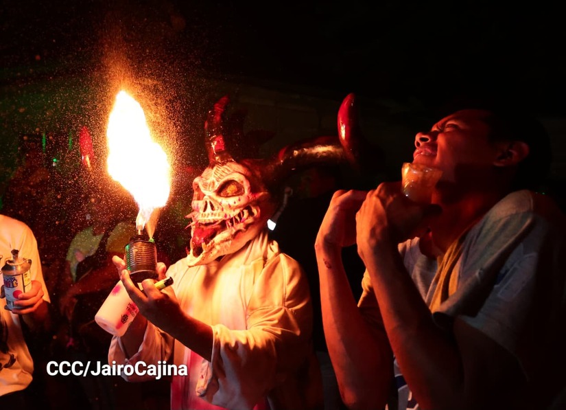 Tradición y alegría en la Vela del Candil en vísperas de la Fiesta de ...