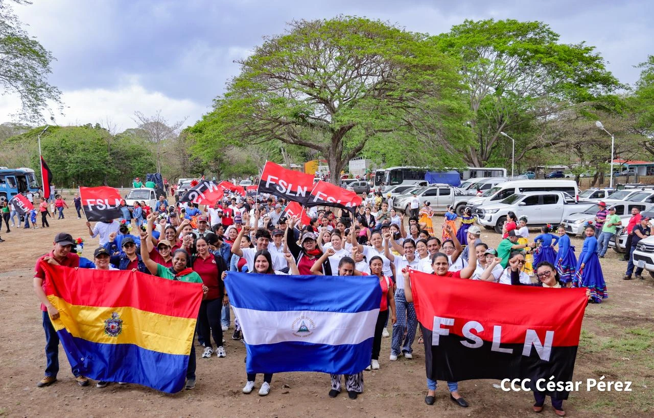 Conmemorando el Mes de Abril, Pueblo que Defiende la Paz entrega ...