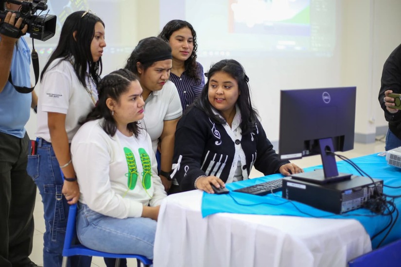 Estudiantes técnicos potencian el diseño y la tecnología en “Abril ...