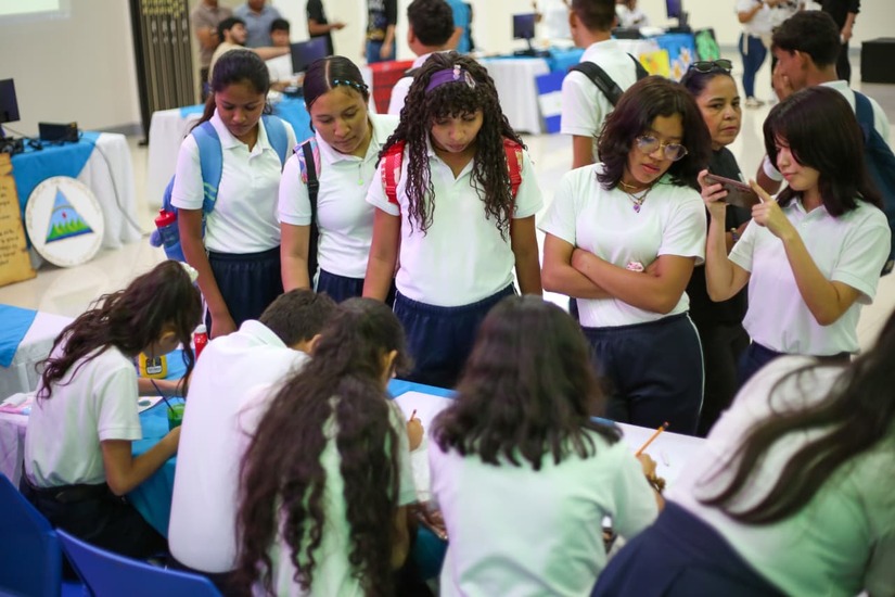 Estudiantes técnicos potencian el diseño y la tecnología en “Abril ...