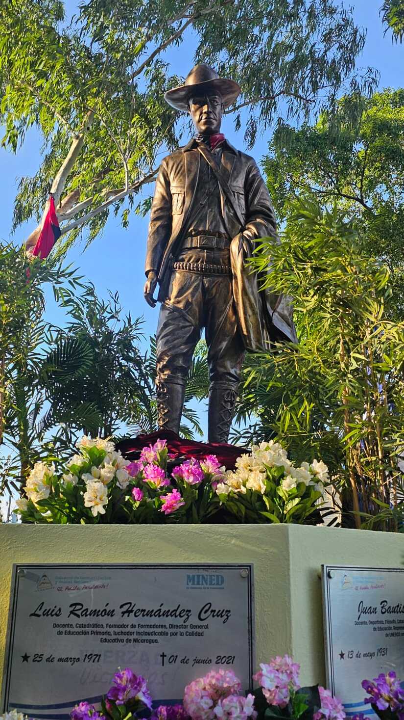 MINED devela monumento en homenaje al General Sandino